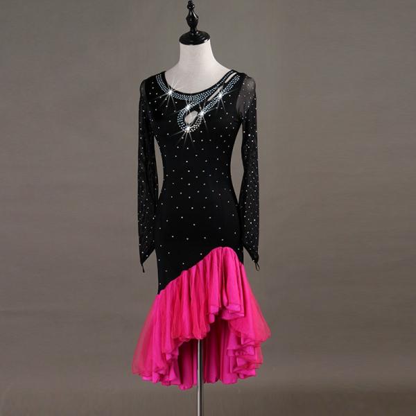 ストレッチ素材で動きやすく、発表会、競技、練習などにおすすめのレディースモダン社交ダンス衣装です。伸縮性がありとても着心地が良いワンランク上の生地を使用しています。[サイズ/cm]     S/　　着丈73-88 　バスト78-84　　ウエ...