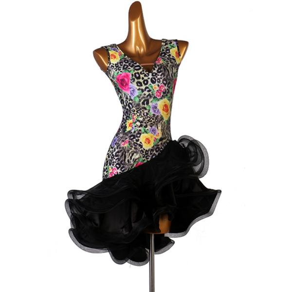 ストレッチ素材で動きやすく、発表会、競技、練習などにおすすめのレディースモダン社交ダンス衣装です。伸縮性がありとても着心地が良いワンランク上の生地を使用しています。[サイズ/cm]     S/　　着丈80-85 　バスト78-84　　ウエ...