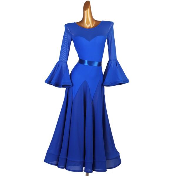 ストレッチ素材で動きやすく、発表会、競技、練習などにおすすめのレディースモダン社交ダンス衣装です。伸縮性がありとても着心地が良いワンランク上の生地を使用しています。ぜひお楽しみにしてください。[サイズ/cm] S/　　着丈125　バスト78...