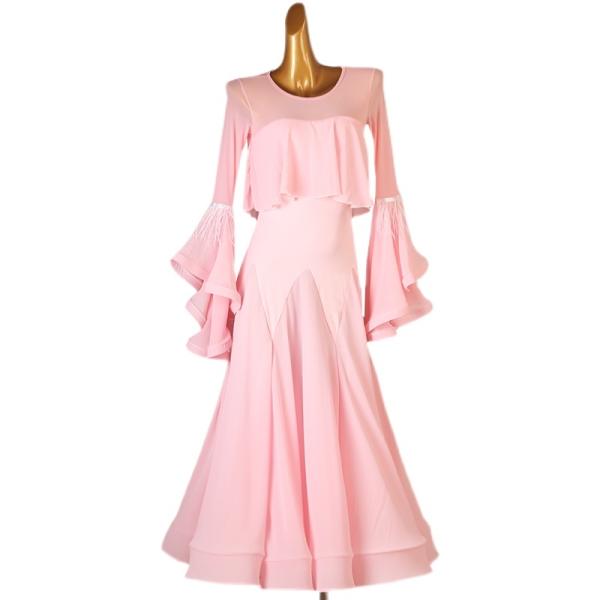 ストレッチ素材で動きやすく、発表会、競技、練習などにおすすめのレディースモダン社交ダンス衣装です。伸縮性がありとても着心地が良いワンランク上の生地を使用しています。ぜひお楽しみにしてください。[サイズ/cm] S/　　着丈125　バスト78...