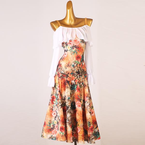 ストレッチ素材で動きやすく、発表会、競技、練習などにおすすめのレディースモダン社交ダンス衣装です。伸縮性がありとても着心地が良いワンランク上の生地を使用しています。ぜひお楽しみにしてください。[サイズ/cm] S/　　着丈125　バスト78...