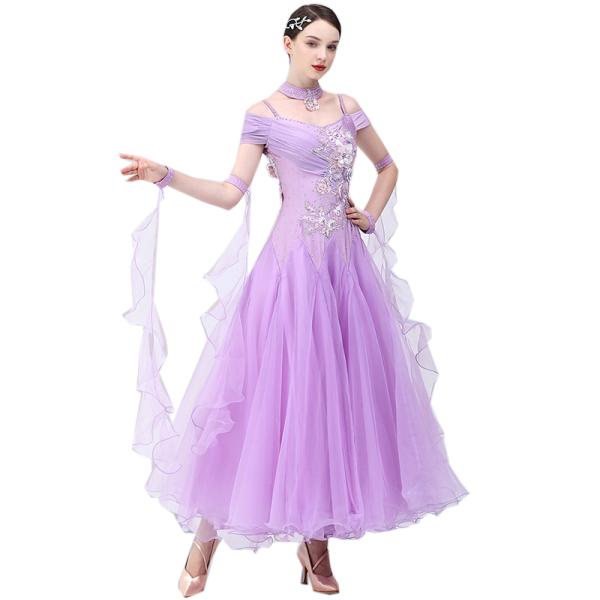 ストレッチ素材で動きやすく、発表会、競技、練習などにおすすめのレディースモダン社交ダンス衣装です。伸縮性がありとても着心地が良いワンランク上の生地を使用しています。ぜひお楽しみにしてください。[サイズ/cm] S/　着丈130　バスト70-...