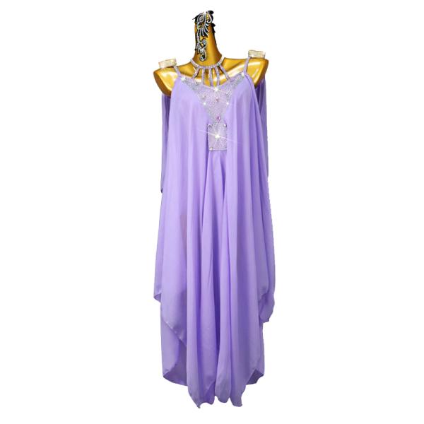 ストレッチ素材で動きやすく、発表会、競技、練習などにおすすめのレディースモダン社交ダンス衣装です。伸縮性がありとても着心地が良いワンランク上の生地を使用しています。[サイズ/cm]Sサイズ  身長150−157　バスト78　ウエスト62　ヒ...