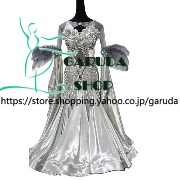 ストレッチ素材を使用しているため動きやすく、発表会や競技などにおすすめのレディースモダン社交ダンス衣装です。高級ドレスをぜひお楽しみにしてください。魅力的なセミオーダーも承っております。Sサイズ  着丈125 バスト79-83 ウエスト62...