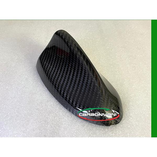 商品名：CARBONVANI アルファロメオ　ジュリア用：ルーフ・アンテナカバー (カーボン製)適合車種： ジュリア 年式：2020~※装着画像はイメージとなり実際の製品とは異なる場合がございます。現車部品形状を確認のうえご注文ください。（...