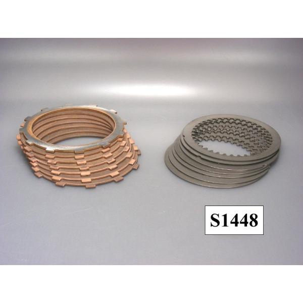 1950年に創業された、イタリア最古のクラッチ関連パーツメーカー SURFLEX(サーフレックス)　ISO EN9001 認証工場DUCATIの純正部品にも採用されていた程の高い品質を誇ります。本製品は、シンタードメタル製のフリクション材で...