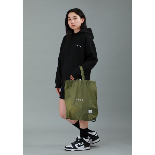 【商品名】　FEVR DRAWSTRING SACK【状態】　新品、未使用、正規品【色】　ブラック、オリーブ、ネイビー【サイズ】　横４５ｃｍ、縦４４ｃｍ、奥行１０ｃｍ【素材】ポリエステル１００％