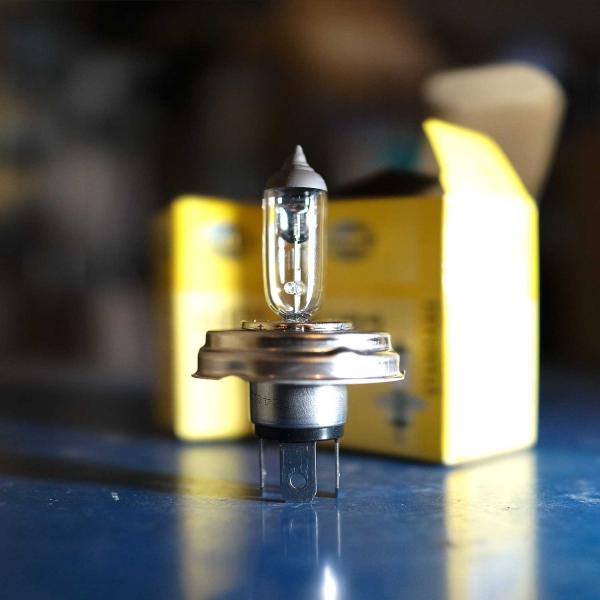 ●国内では見つかりにくくなった初代フィアットパンダ141のハロゲンヘッドライトバルブ H4E HR2 12V 60/55Wです。消耗部品なので予備にも最適。●WRCなど自動車レースで有名なドイツ「HELLA（ヘラー）」社製。●ハロゲンバルブ...