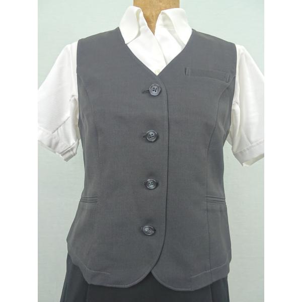 ●メーカー：NAGAILEBEN　●品番：OA-6010●商品名：事務服女子ベスト●カラー：グレー●サイズ：・Ｍ(着丈:50 肩幅:34 胸囲:87)・Ｌ(着丈:52 肩幅:35 胸囲:91)●素材：・ポリエステル100%・制電糸入りツイル...