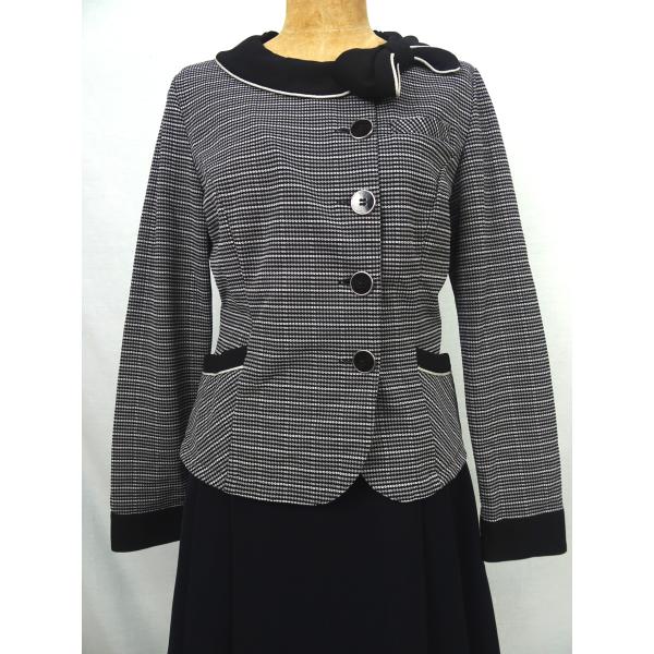 ●メーカー：株式会社ジョア●品番：26506-2●商品名：事務服長袖オーバーブラウス●カラー：ブラック●サイズ：・7号(着丈:50 バスト:91 肩幅:37 袖丈:56)・13号(着丈:53 バスト:103 肩幅:40 袖丈:58)●素材：...
