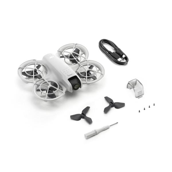 【商品の特徴】135 g のDJI Neoは、DJIのドローンの中で最も軽量かつ携帯性に優れています。送信機を使わずに手のひらから楽々と離着陸し、あなたに焦点を合わせながら、まるで映画のような映像を撮影できます。屋内外を問わず、息をのむよう...