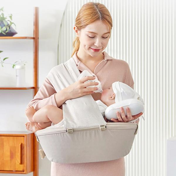 【商品の特徴】・腰ベルトと肩紐が付いた授乳クッション・両手両足が自由になり授乳が楽になります・転落事故を防ぐストラップ付きで安全・頭の形を整えるベビー枕付き・ヒップシートとしても使える2in1仕様・男女兼用サイズで出産祝いにもおすすめです【...