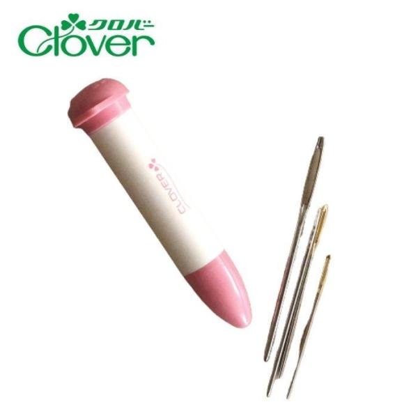 編み針の形をしたかわいいケースに入ったとじ針セット。内容物：1包4本入(No.10　太さ2.40mm　長さ70.0mm　1本／No.12　太さ1.81mm　長さ60.0mm　1本／No.15　太さ1.35mm　長さ54.6mm　1本／No....