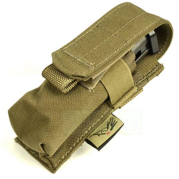 サバイバルゲーム(サバゲー)でも人気の高いFLYYE社製のグロックやハイキャパ等のハンドガン用マガジンを収納できるピストル マグポーチ。MOLLEシステム対応のプレートキャリア等に取り付けることが可能です。コヨーテブラウンカラー。