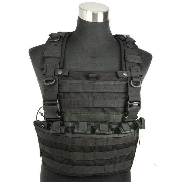 サバイバルゲーム(サバゲー)でも人気の高い装備メーカーFLYYE社製のWASATCH Vest Armor ”ワサッチベスト・アーマー”を再現したチェストリグ。腹部に内蔵型のマガジンポーチを6箇所持ち、M4，M16の他、M14やSCAR-H...