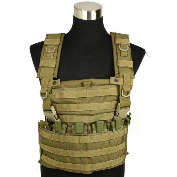 サバイバルゲーム(サバゲー)でも人気の高い装備メーカーFLYYE社製のWASATCH Vest Armor ”ワサッチベスト・アーマー”を再現したチェストリグ。腹部に内蔵型のマガジンポーチを6箇所持ち、M4，M16の他、M14やSCAR-H...