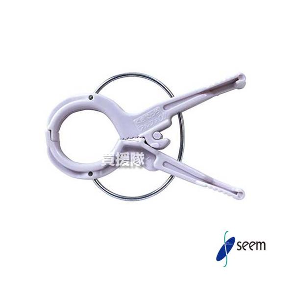 納期について：メーカー直送品(代引き不可)●特長支点部がダブルフックなので耐久性があり、紐を挟んでも支点部が浮き上がらず紐を強く挟み込みます。紐挟み部が長いため、縦紐・横紐どちらにも留められます。紐挿入口が大きく開くため、クリップの留め外し...