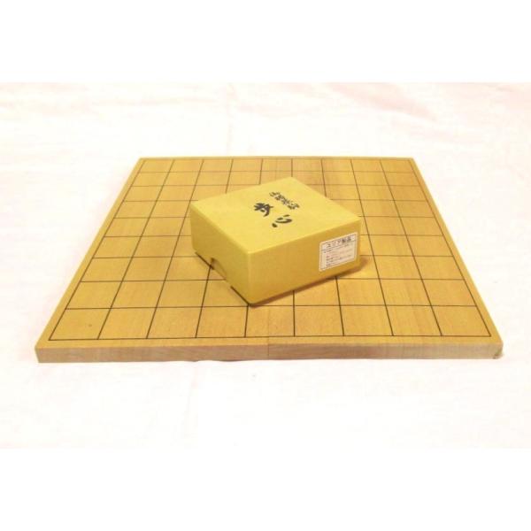 ■新桂■２つ折り盤・将棋2点セット（ユリア樹脂製駒・歩心）付■購入のお客様から非常に良い評価を頂いております ■当店、おすすめの商品です 　　 ■木製２つ折り将棋盤（新桂） ■広げた時のサイズ　33x30cmx厚さ13mm ●将棋駒　●歩心...