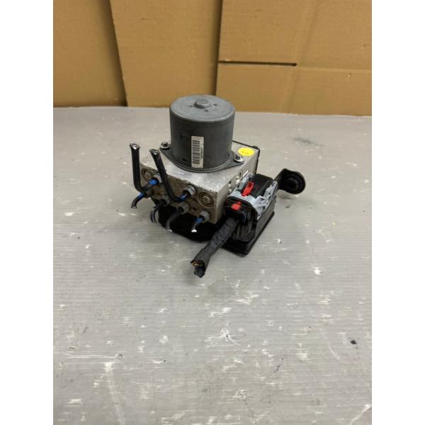 商品情報こちらの商品は中古です。商品状態はCランクになります。不具合は無く、使用可能な商品区分 純正メーカー 商品名 フォルクスワーゲン シャラン ABS アクチュエーター 距離 89705km b4147-gyr品番 7N0 614 10...