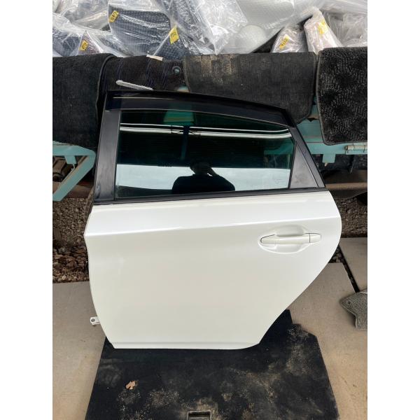 商品情報：こちらの商品は中古です。商品状態：こちらの商品はCランクになります。               ※不具合は無く、使用可能な商品となります。商品名：トヨタ 30 プリウス S 前期 (ZVW30) 純正 左 リアドアパネル M2F...