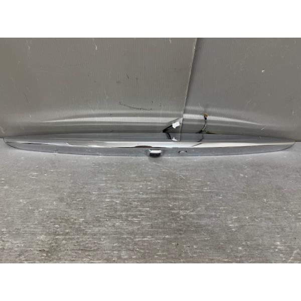 スカイライン セダン 350GT SP  PV36 V36  2006年 PV36-201185    84810-JK660  破損無 動作保証 メッキ リアガーニッシュ トランクガーニッシュ カメラ付  コキズ多少　ウスキズ多　メッキ劣...