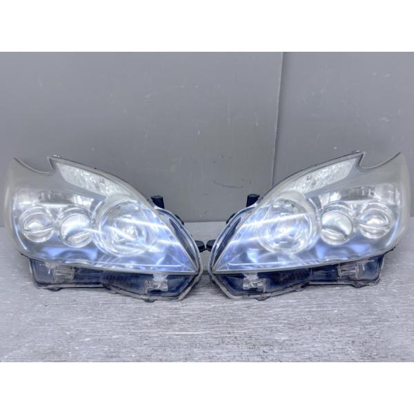 プリウス S LEDエディション 前期  ZVW30  2011年 ZVW30-1357938  コイト  47-30  破損無 動作保証 ヘッドライト LED レベ付 左右セット ヘッドランプ  バルブはおまけ扱い　ウスセンキズ　トビ石多...