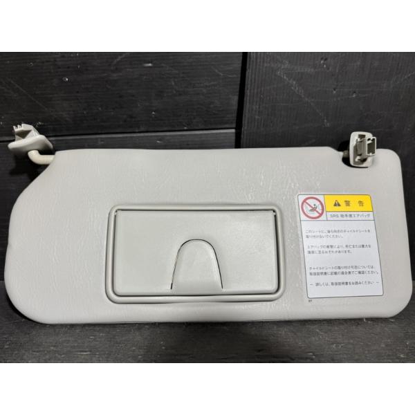 デリカ D:2 S 2型 前期  MB15S MBSE-A2  2012年 MB15S-202038      破損無 左 サンバイザー 助手席 バニティミラー  キズ　汚れ有り  Z7T スノーパールホワイト