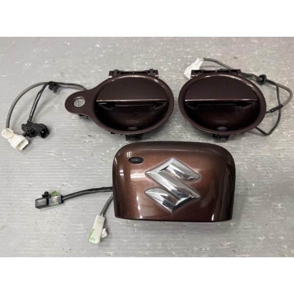 モコ X   MF22S RNXD  2011/1 MF22S-138910    82811-81J1 82851-81J00-01  フロント アウターハンドル 左右 バックドア 3個 ZEL  助手席アウターハンドル取付部割れ有の為D...