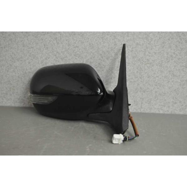 商品情報こちらの商品は中古です。商品状態はCランクになります。不具合は無く、使用可能な商品区分 純正メーカー MITSUBA商品名 右 動作保証 ドアミラー 電格 9P ウィンカー ヒーター D4S 黒 ブラック品番 VB10 01119 ...