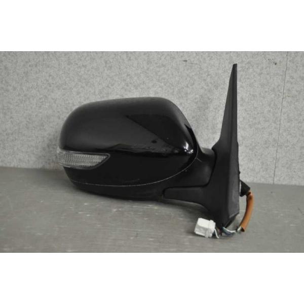 商品情報こちらの商品は中古です。商品状態はCランクになります。不具合は無く、使用可能な商品区分 純正メーカー MITSUBA商品名 右 ドアミラー 電格 9P 9ピン ウィンカー ヒーター付 MITSUBA 32J 黒品番 91036YC0...