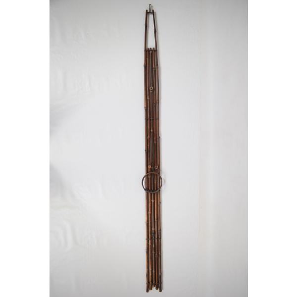 茶道具 染竹 垂撥 スイハツ 竹製 垂発 短冊掛け 花入掛け 扇子掛け すいはつ 短冊掛 花入掛 138cm×9.4cm 高さ出2.5cm キズ、日焼け、当り、擦れはありますが、本体はしっかりしています、お稽古にお使いになるには差し支えあり...