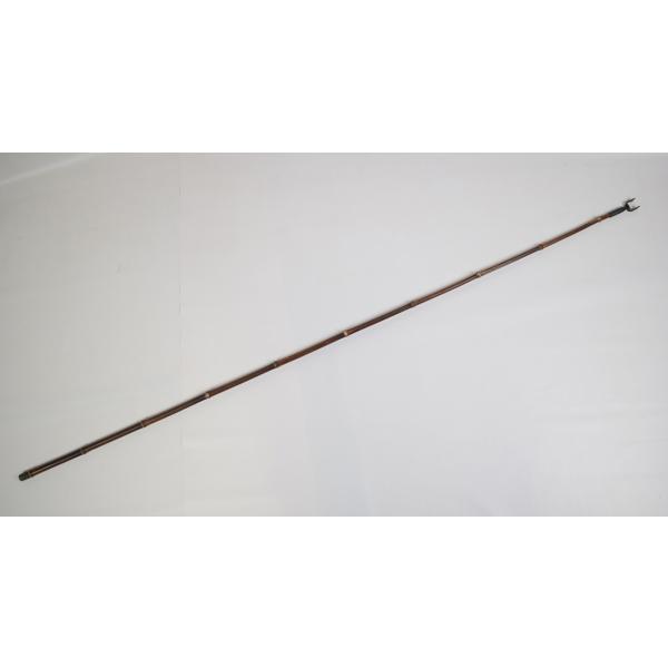 掛け軸　染竹 矢筈 Y形 軸竿 (2)  04-9505  125.8×2.1cm 高さ1.1cm 汚れ。サビ、擦れはありますが、本体はしっかりしています、お稽古にお使いになるには差し支えありません。