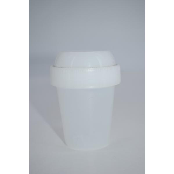 抹茶ミニシェイカーこちらのミニシェイカーは、抹茶がダマになりにくい特殊な構造になっており、約20ccの水と抹茶を入れて振るだけで抹茶濃縮液が作れます。☆基本の使い方☆(1)抹茶1.5〜2ｇを容器に入れます(2)水を容器の半分程（20cc）入...