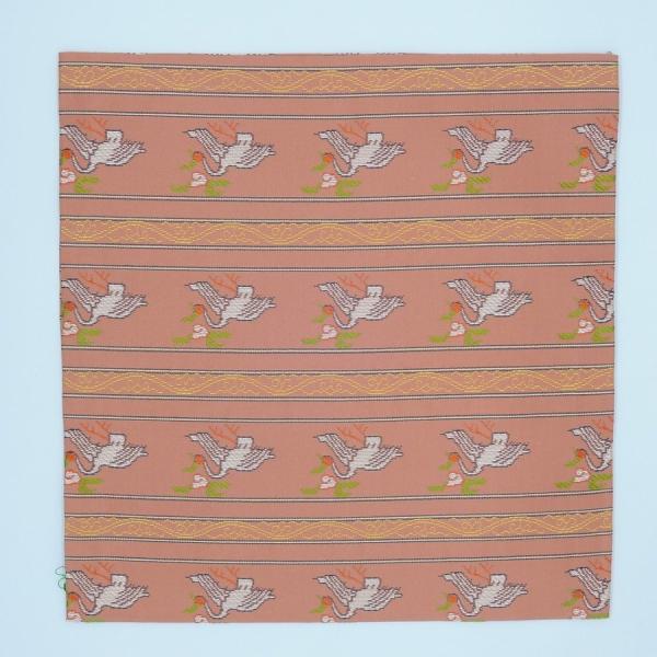 茶道具 出帛紗 出服紗 雲鶴段紋 緞子 正絹 t ms2033-46 約27.5cm×28cm 名物裂 敷物 帛紗 服紗 袱紗 テーブルセンター ドイリー （花瓶敷き） 注）帛紗は4つ折にしてクリックポストでお送りします、折り目が付かないほ...