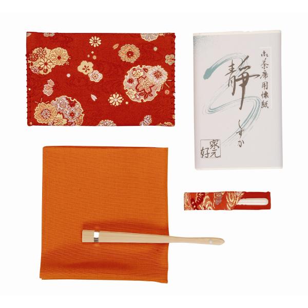 茶道具 服紗セット 朱帛紗セット 小判 内容（赤色系交織懐紙入・菓子切入）  ※画像は見本です。懐紙入・楊枝差の絵柄はお任せください shoho-02  内容（服紗挟、服紗、菓子切、菓子切入、白竹5寸扇子、懐紙）各一点 帛紗 入門セット  ...