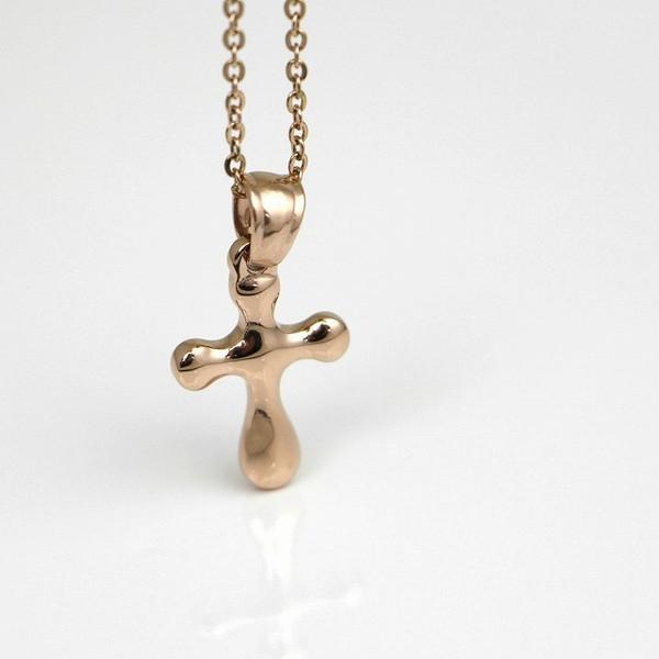 ◆サイズチェーン長さ：約45ｃｍペンダントトップ：高さ(バチカン含む)×横幅27×14ｍｍ◆商品説明ピンクゴールドカラーボーン（骨）クロスモチーフのネックレスとなります【ステンレスについて】Stain→傷・汚れ　Less→少ない、が由来とな...