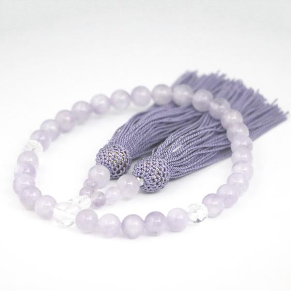 玉のサイズ：約8ｍｍ房の長さ：約90ｍｍお数珠はお葬式や法事、お墓参りの時に必要な仏具です。常に持っていれば、いざという時でも安心ですよね。また、お数珠は合掌する手に掛け、仏さまと心を通い合わせる大切な法具でもあります。＊注意事項〜房につい...