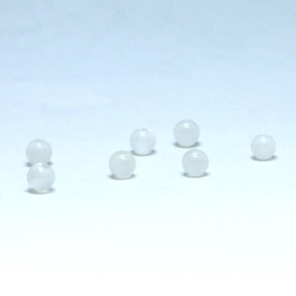 【ビーズサイズ】4mm【形】丸玉※ビーズサイズは0.5mm前後の誤差がある場合がございます【商品説明】ムーンストーンは和名で月長石（げっちょうせき）といいます見る角度によってギラリと光り輝く「シラー効果」現象が見られ青く輝きを放つものは「ロ...