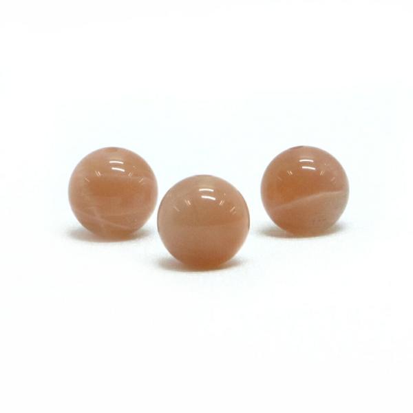 【ビーズサイズ】8mm【形】丸玉※ビーズサイズは0.5mm前後の誤差がある場合がございます【商品説明】ムーンストーンは和名で月長石（げっちょうせき）といいます見る角度によってギラリと光り輝く「シラー効果」現象が見られ青く輝きを放つものは「ロ...