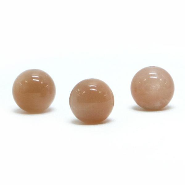【ビーズサイズ】10mm【形】丸玉※ビーズサイズは0.5mm前後の誤差がある場合がございます【商品説明】ムーンストーンは和名で月長石（げっちょうせき）といいます見る角度によってギラリと光り輝く「シラー効果」現象が見られ青く輝きを放つものは「...