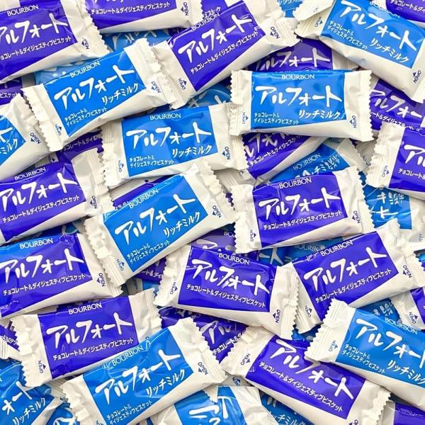 「商品情報」「主な仕様」カカオのコクをしっかり感じられるミルクチョコレートと、香ばしい全粒粉入りビスケットを組み合わせました。 サクッとした食感と、なめらかなチョコレートの甘さが絶妙なバランスで広がります。 全粒粉の豊かな風味がチョコレート...