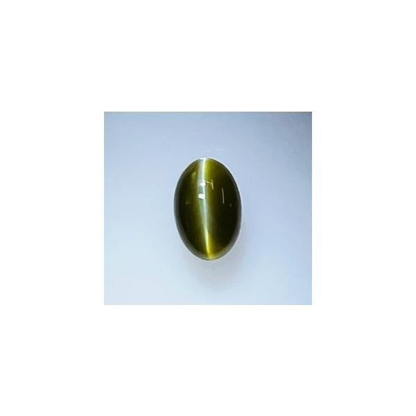 小判型をしたキャッツアイ　0.68ctです。裏面に僅かに欠けがありますが表からでは全く見えません。室内光でもはっきりとキャッツアイ効果が見られます。リングやペンダントにお使いいただけると思います。ブラジル産5.5×3.6×3.1mm　0.6...