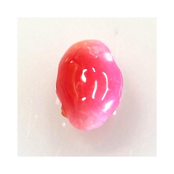 小さくて可愛らしいピンクのコンクパールです。こちらは色むらがありますが、わずかながら火焔模様も見られます。側面にごく小さな褐色の突起がありますが、肉眼では目立ちません。若干歪な形ですが、ペンダント等にお使い頂けると思います。ソーティングをご...