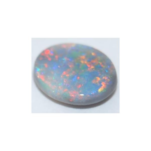 シンプルに目を引かれるオパールならではの輝きです。