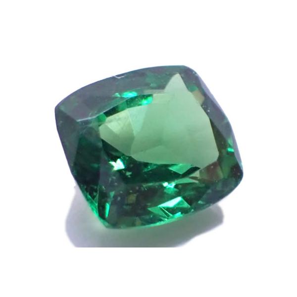 新緑の美しい緑色を楽しんで下さい。