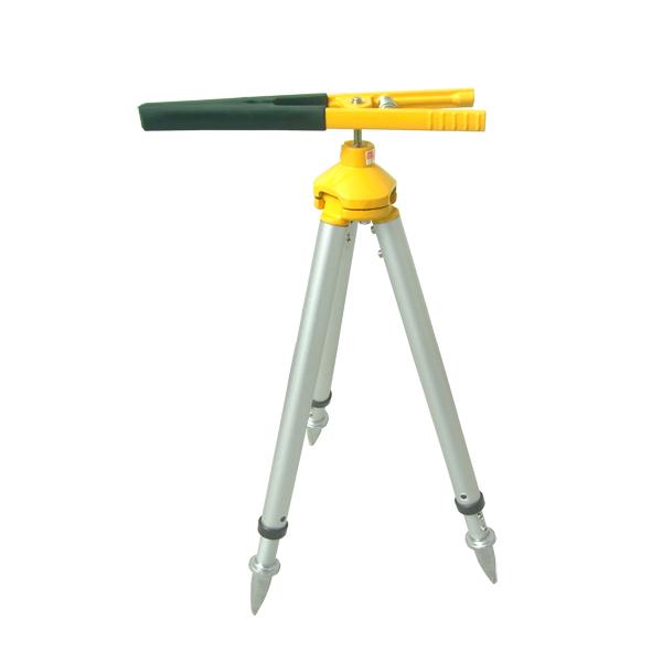 コンパクトプリズム三脚 CPPS特長■全縮時459mmとコンパクト。市街地や狭所での測量に威力を発揮。■頭部形状：回転グリップ■脚伸縮部：回転ストッパー方式仕様・本体素材：アルミ・全長：600mm・全縮時：459mm・重量： 1.1kg・頭...