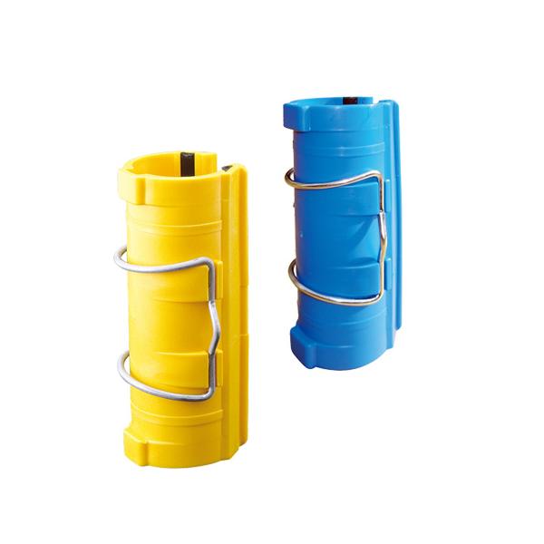 ●手による脱着が可能になるスライダー付でシノが不要です●脱着が容易になり、施工効率UPになります●強度とホールド感は維持し開閉が圧倒的にしやすくなりました●樹脂のカバーにバネをはめ込む一体式により着脱が簡単です●ゴムライニングとバネ位置改良...