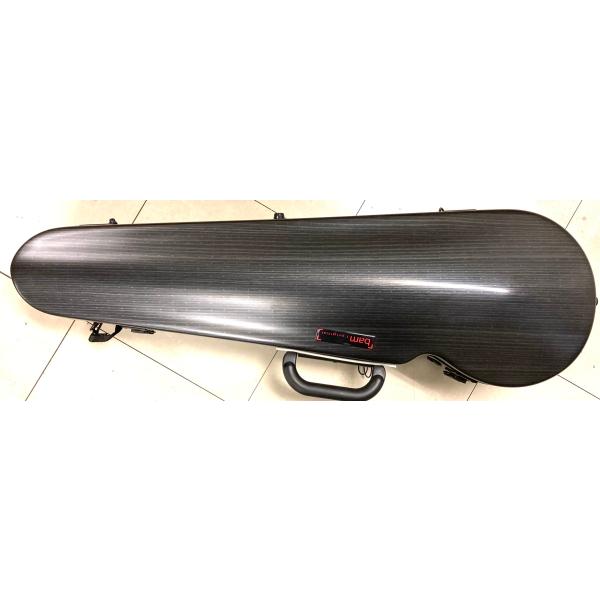 フランスで作られたBAM社のハイテク素材のケースです型番：2002XL重量 ：  1.6 kg外寸：  79x25x18 cm内側の寸法 ： 全長：62 cm楽器上部の幅：17 cm楽器下部の幅：22 cm内部機能 ： 注入されたフォームク...