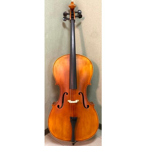 チェロセット Leopord ハイクラス 参考標準価格 \198,000スタンダードより厳選された材料でより熟練の職人に製作された楽器です。表板や裏板を比べていただくと、スタンダードよりより木目がはっきりしてニスにも高級感があるのがお分かり...