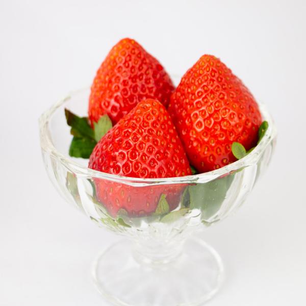 【発売日：2025年12月15日】あまりん アマリン日本野菜ソムリエ協会主催第１回全国いちご選手権　最高金賞受賞品目：高級いちご 彩のあまりん〇生産者：久米原農園〇内容量/重量：2パック（1パックあたり6粒〜15粒程度 収穫時期やロットによ...